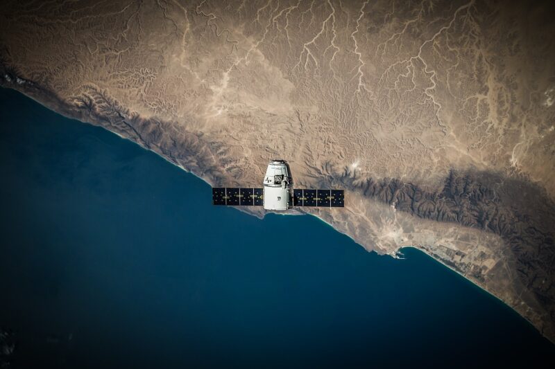 Starlink vs. VSAT: transforming maritime communication - Atekro
